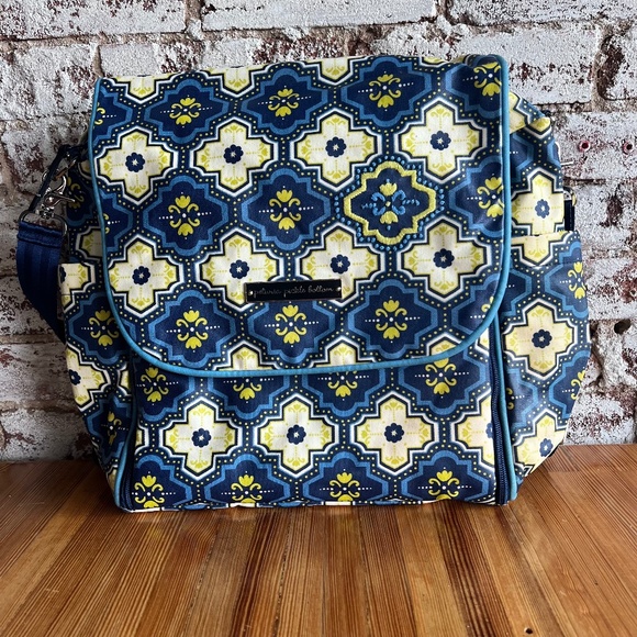 Petunia Pickle Bottom | Bags | Petunia Pickle Bottom Diaper Bagbackpack ...